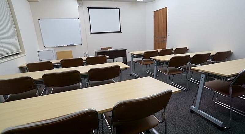 名古屋駅徒歩２分の会議室！スクール１８名でプロジェクター等備品は無料