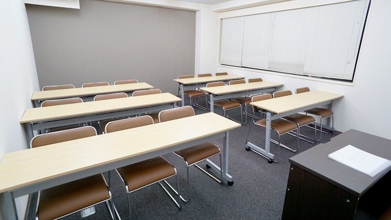 名古屋駅徒歩２分の会議室！スクール１８名でプロジェクター等備品は無料の写真2