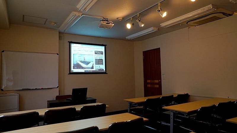 名古屋駅徒歩２分の会議室！スクール１８名でプロジェクター等備品は無料の写真9