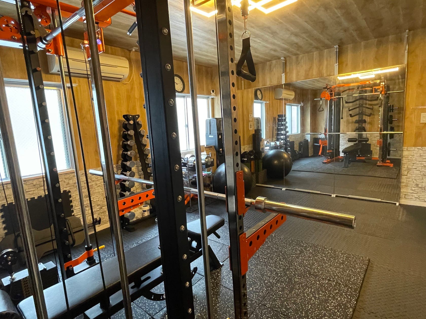 江坂駅徒歩3分のプライベートレンタルジム｜パーソナルジムの設備をそのままお使いいただけるレンタルジムです♪の写真1