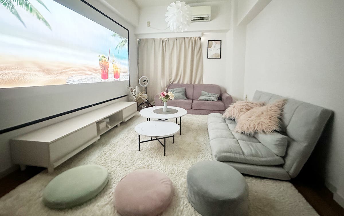 駅徒歩1分✨防犯カメラなし🎥24H✨120インチスクリーン✨デート💕推し活💕地上波✨動画鑑賞🎬ゲーム🎮ゴミ捨て場あり✨の写真5