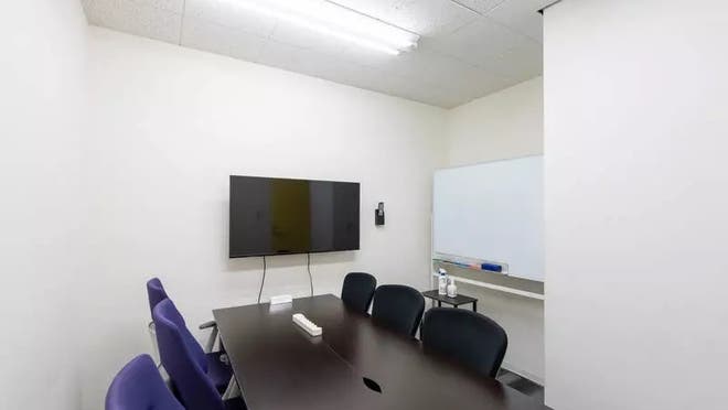 ワンコイン会議室 新橋 | B-02 新橋駅直結の会議室!落ち着いた個室 l ZOOM会議やリモートワーク最適環境!の写真3