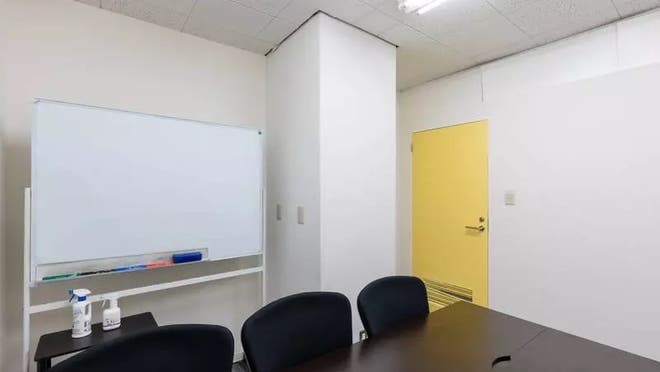 ワンコイン会議室 新橋 | B-02 新橋駅直結の会議室!落ち着いた個室 l ZOOM会議やリモートワーク最適環境!の写真5