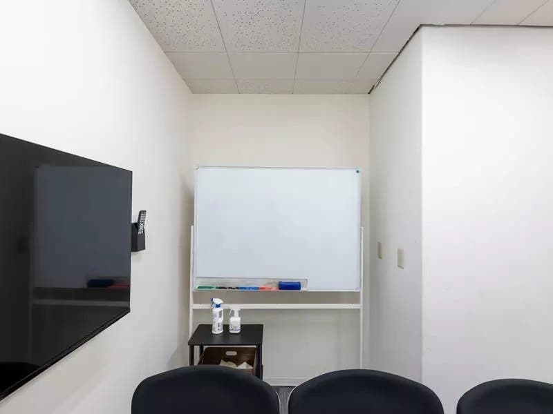 ワンコイン会議室 新橋 | B-02 新橋駅直結の会議室！落ち着いた個室 l ZOOM会議やリモートワーク最適環境！の写真7