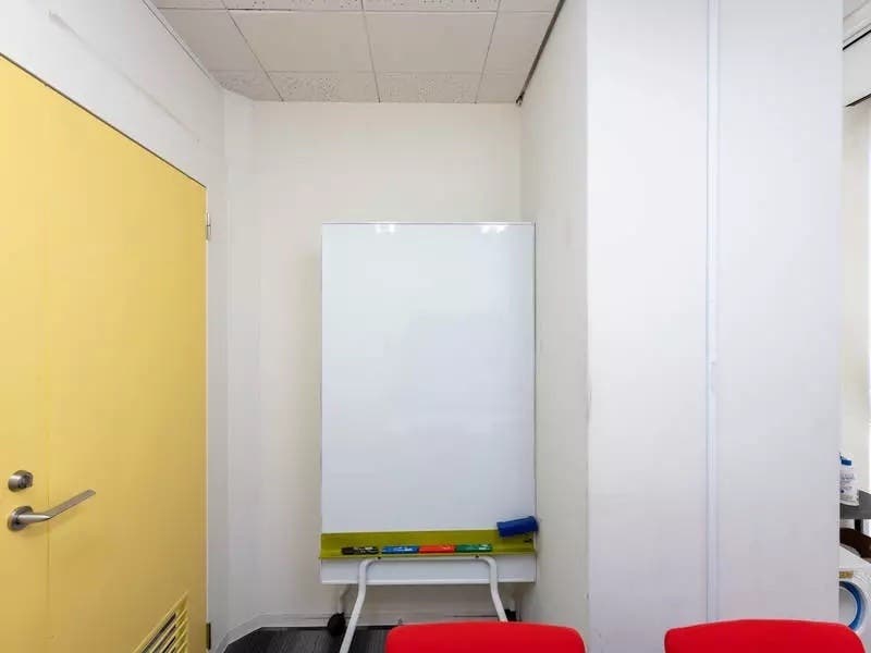 ワンコイン会議室新橋駅前B-05 新橋駅直結の会議室！ZOOM会議やリモートワーク最適環境！ワンコイン会議室B-05の写真6