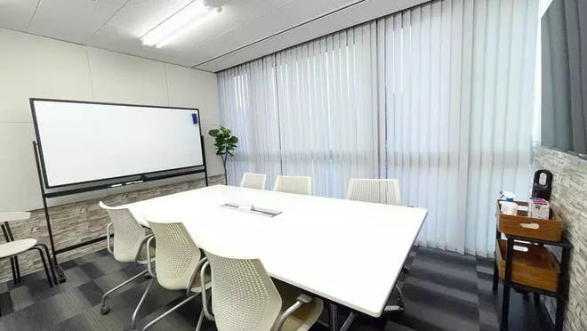 ワンコイン会議室新橋駅前B-04 新橋駅直結の会議室! l ZOOM会議やリモートワーク最適環境!ワンコイン会議室B-04の写真3