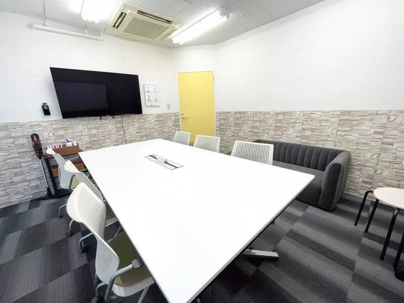 ワンコイン会議室新橋駅前B-04 新橋駅直結の会議室！ l ZOOM会議やリモートワーク最適環境！ワンコイン会議室B-04の写真4