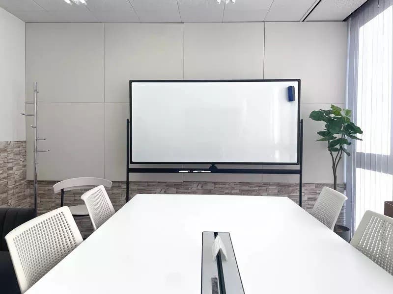 ワンコイン会議室新橋駅前B-04 新橋駅直結の会議室！ l ZOOM会議やリモートワーク最適環境！ワンコイン会議室B-04の写真14