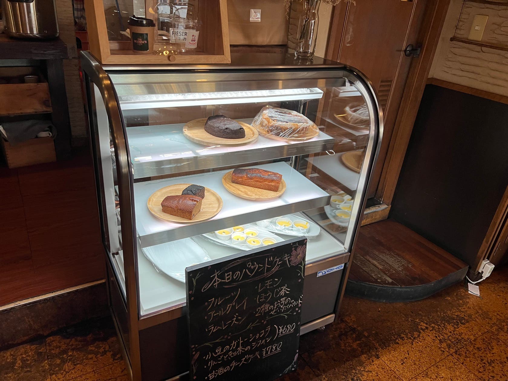 新都心駐車場6台の可愛いカフェの写真7