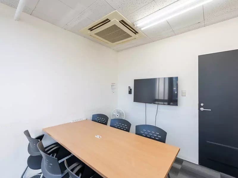 ワンコイン会議室新橋駅前B-06 新橋駅直結の会議室！ZOOM会議やリモートワーク最適環境！ワンコイン会議室B-06の写真2