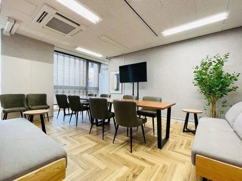 【完全個室 l オンライン会議可】ワンコイン会議室新橋 新橋駅直結会議室B-08の写真1