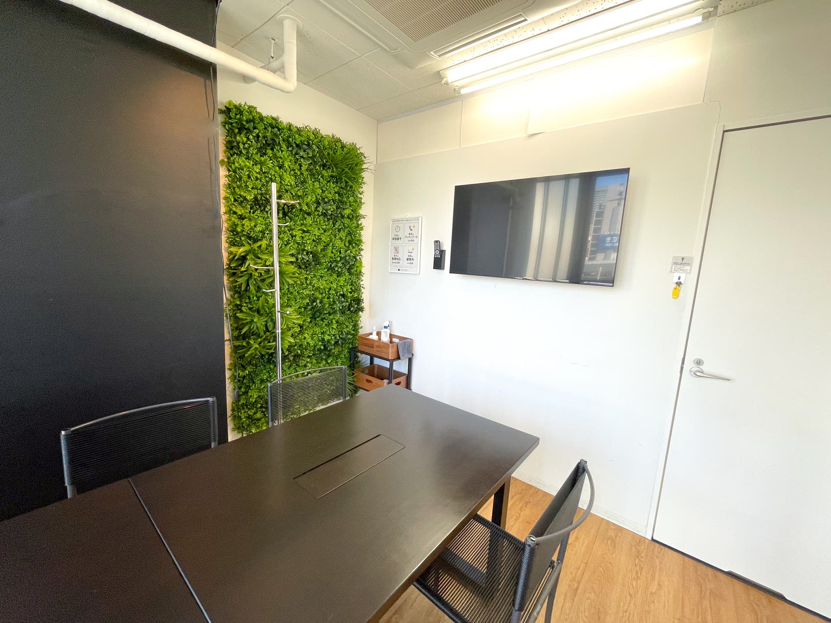 〈駅直結！新橋駅徒歩0分｜最大6名〉テレワーク、会議の利用に最適！ワンコイン会議室｜『B-07』の写真4