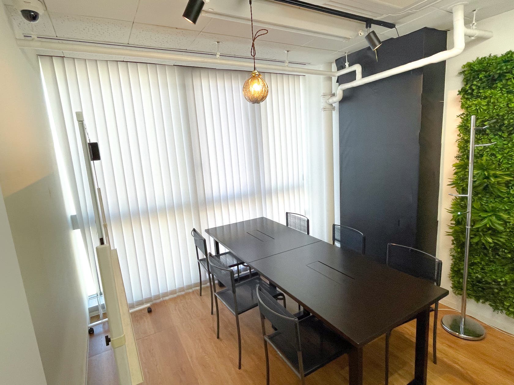 〈駅直結！新橋駅徒歩0分｜最大6名〉テレワーク、会議の利用に最適！ワンコイン会議室｜『B-07』の写真6