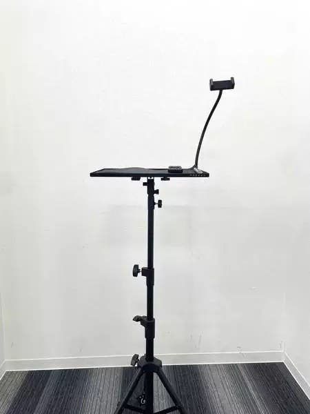 ワンコイン会議室新橋　新橋駅直結　605号室内　ダ・ヴィンチ大会議室 70inc 4k モニター導入！の写真9