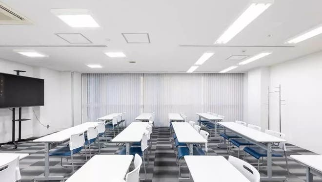 ワンコイン会議室新橋 新橋駅直結 605号室内 ダ・ヴィンチ大会議室 70inc 4k モニター導入!の写真10