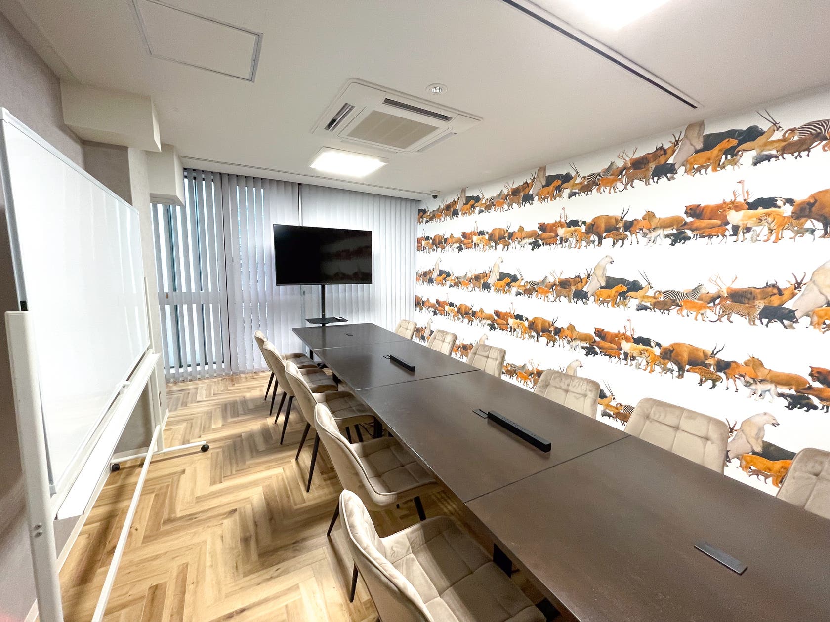 〈駅直結！新橋駅徒歩0分｜最大12名〉ビジネス、セミナー利用に最適！ワンコイン会議室 新橋｜ルーム『ライト』の写真7