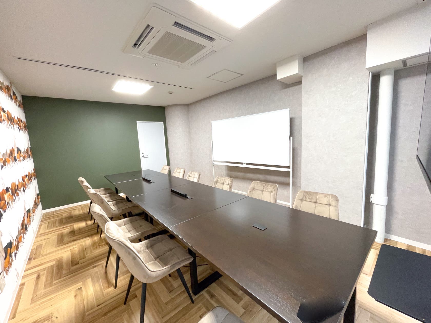 〈駅直結！新橋駅徒歩0分｜最大12名〉ビジネス、セミナー利用に最適！ワンコイン会議室 新橋｜ルーム『ライト』の写真8