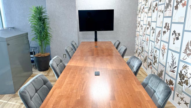 〈駅直結!新橋駅徒歩0分|最大8名〉ビジネス、セミナー利用に最適!ワンコイン会議室 新橋|『ダーウィン』の写真1