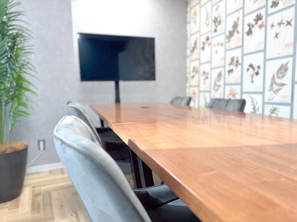 〈駅直結！新橋駅徒歩0分｜最大8名〉ビジネス、セミナー利用に最適！ワンコイン会議室 新橋｜『ダーウィン』の写真8