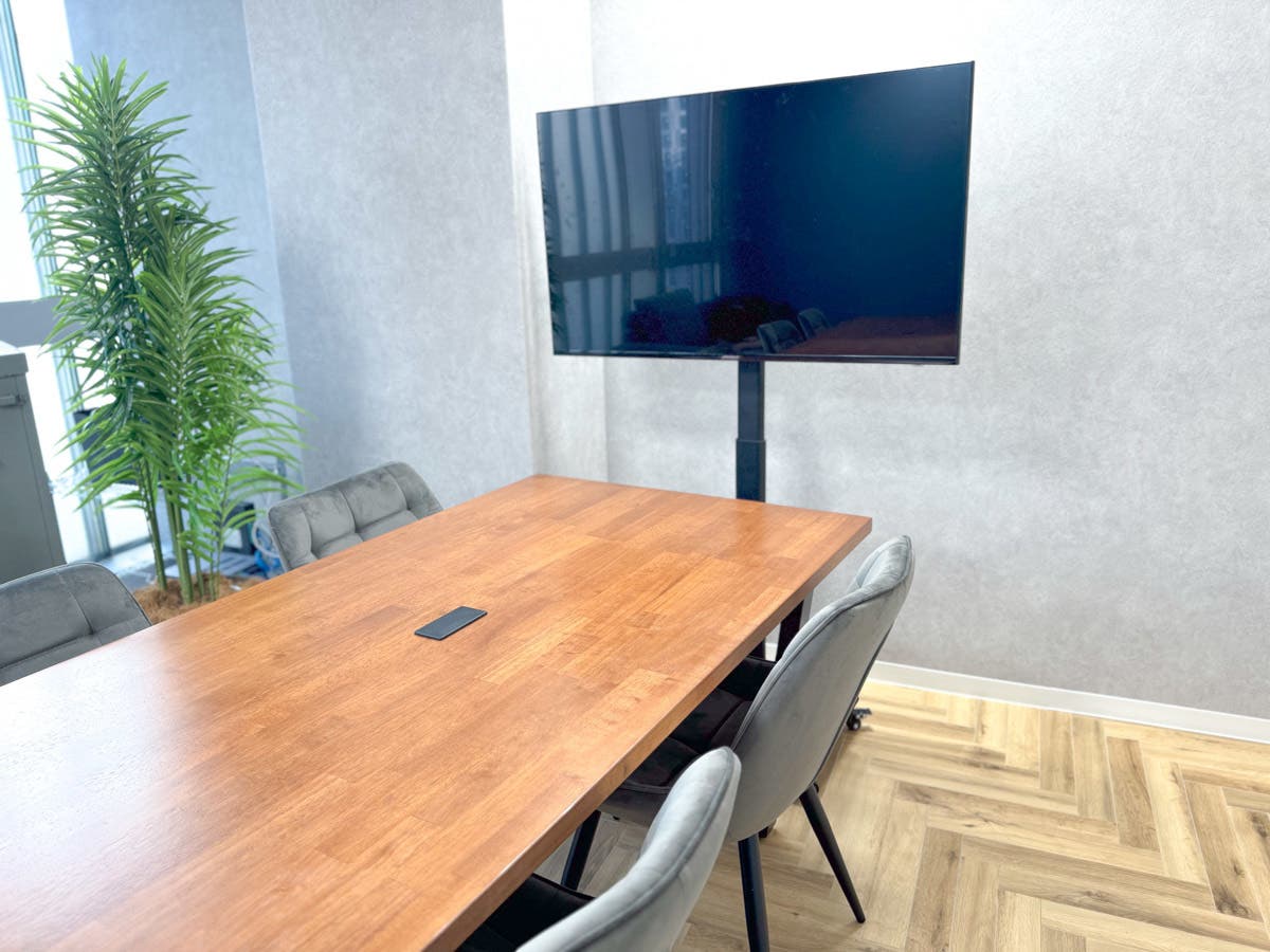 〈駅直結！新橋駅徒歩0分｜最大8名〉ビジネス、セミナー利用に最適！ワンコイン会議室 新橋｜『ダーウィン』の写真10