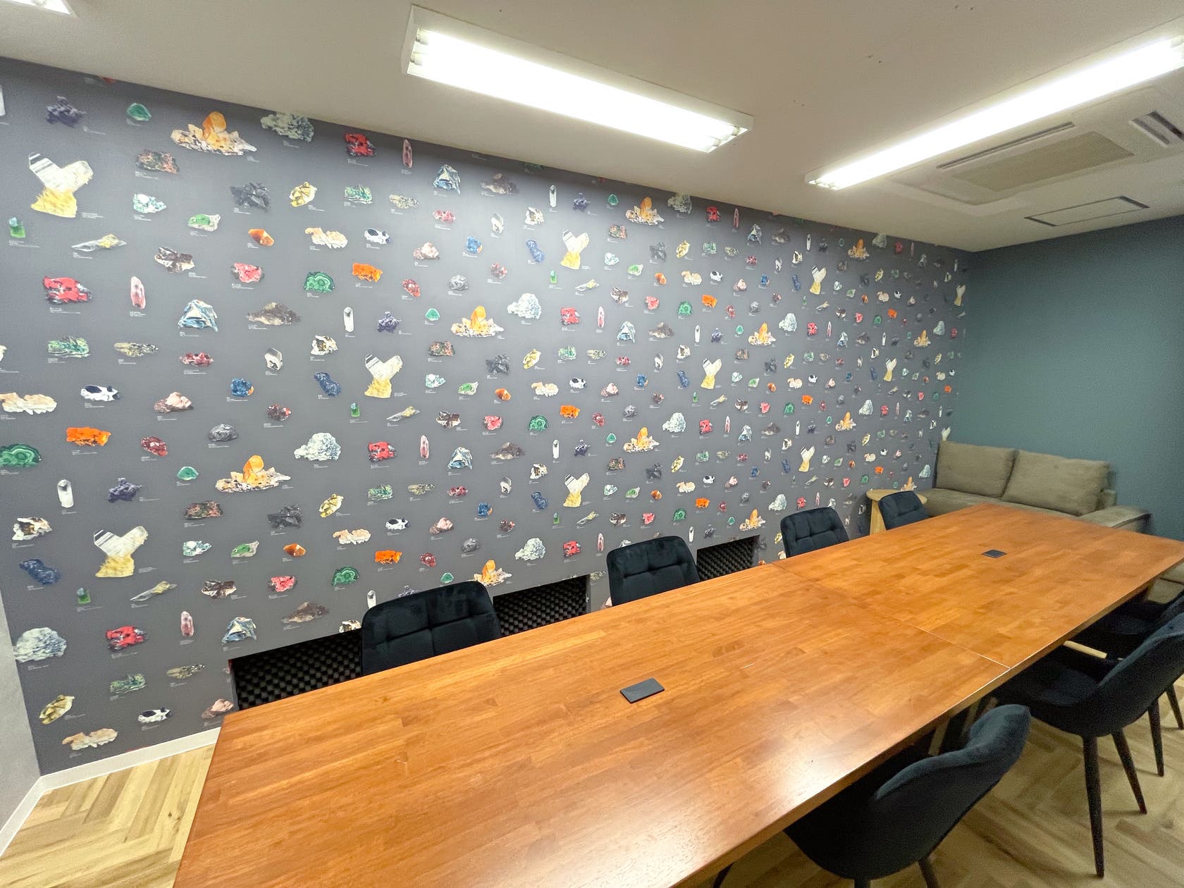 〈駅直結！新橋駅徒歩0分｜最大8名〉ビジネス利用に最適！ワンコイン会議室 新橋｜『ニュートン』旧A-13の写真8