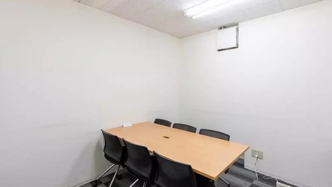 ワンコイン会議室 新橋 | B-01 新橋駅直結の会議室!落ち着いた個室 l ZOOM会議やリモートワーク最適環境!の写真2