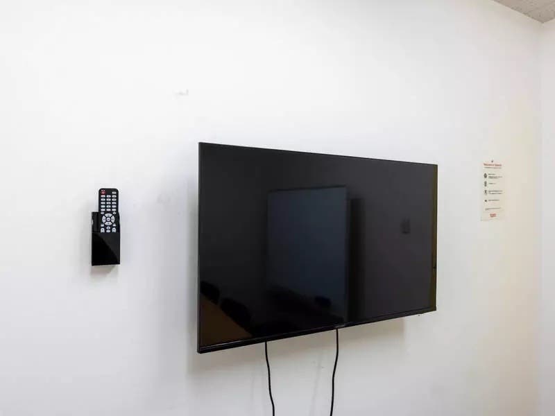 ワンコイン会議室 新橋 | B-01 新橋駅直結の会議室！落ち着いた個室 l ZOOM会議やリモートワーク最適環境！の写真5