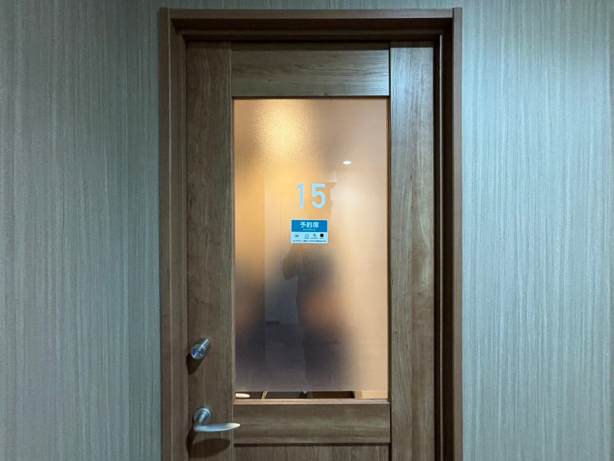 【¥880/1時間！中野駅から徒歩1分】モニター・フリードリンク付き2名個室（ブース15）※予約時間前は入室不可の写真3