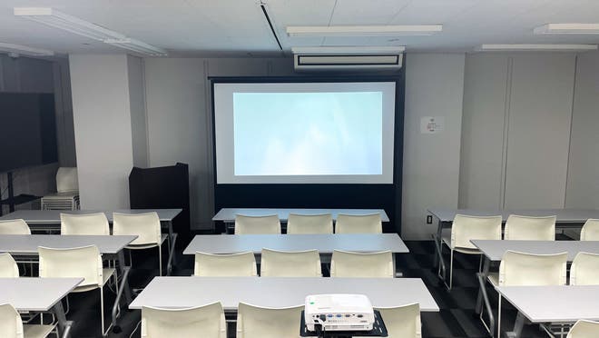 ワンコイン会議室新橋 新橋駅直結セミナールーム 『65インチ4Kモニター / 100インチ相当 プロジェクター導入!』の写真6