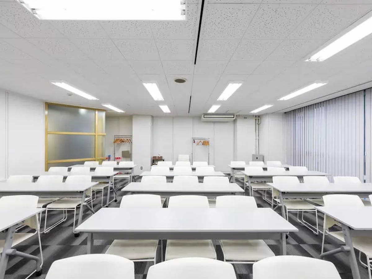 ワンコイン会議室新橋 新橋駅直結セミナールーム 『65インチ4Kモニター / 100インチ相当 プロジェクター導入！』の写真10