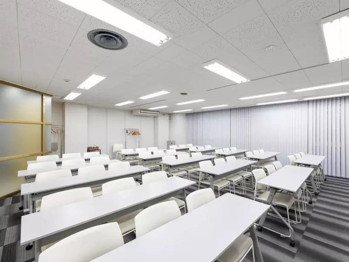 ワンコイン会議室新橋 新橋駅直結セミナールーム 『65インチ4Kモニター / 100インチ相当 プロジェクター導入！』の写真11