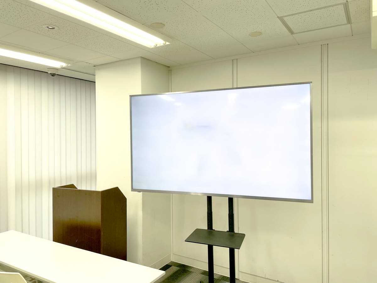 ワンコイン会議室新橋 新橋駅直結セミナールーム 『65インチ4Kモニター / 100インチ相当 プロジェクター導入！』の写真13
