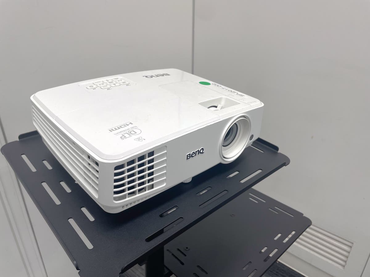 ワンコイン会議室新橋 新橋駅直結セミナールーム 『65インチ4Kモニター / 100インチ相当 プロジェクター導入！』の写真14