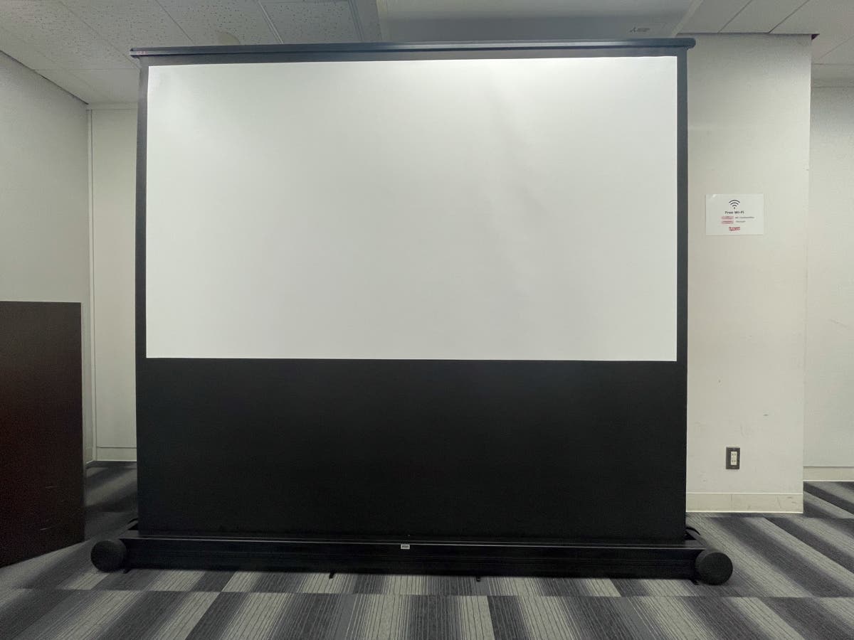 ワンコイン会議室新橋 新橋駅直結セミナールーム 『65インチ4Kモニター / 100インチ相当 プロジェクター導入！』の写真15