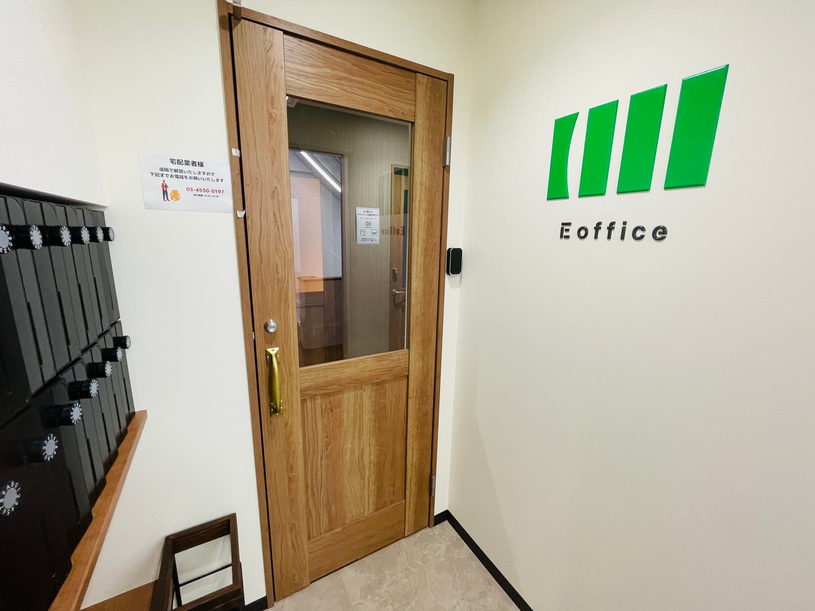 【¥880/1時間！中野駅から徒歩1分】モニター・フリードリンク付き2名個室（ブース15）※予約時間前は入室不可の写真5