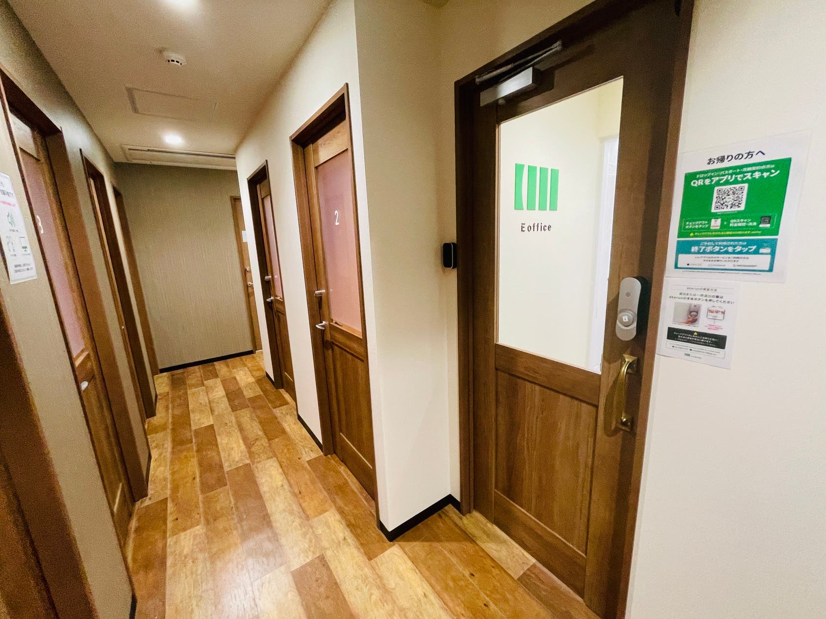 【¥880/1時間！中野駅から徒歩1分】モニター・フリードリンク付き2名個室（ブース15）※予約時間前は入室不可の写真8