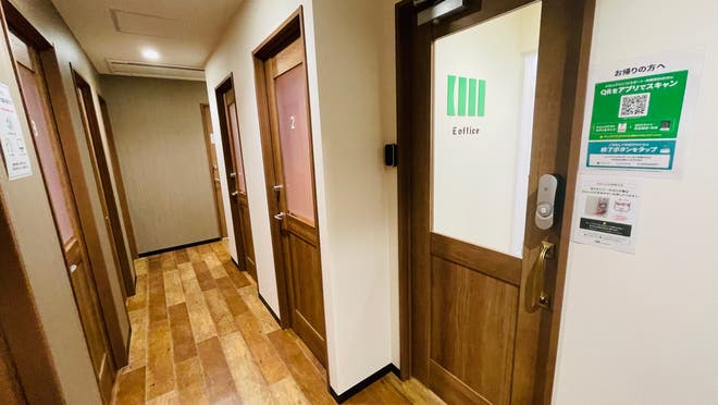 【¥880/1時間!中野駅から徒歩1分】モニター・フリードリンク付き2名個室(ブース15)※予約時間前は入室不可の写真8