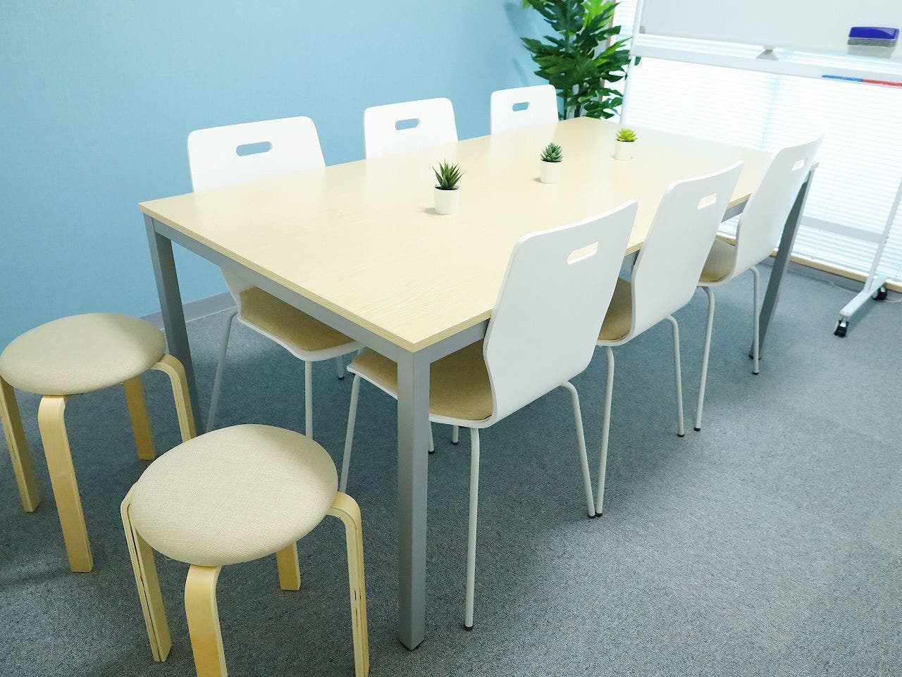 【大門駅1分！8名利用可！】65インチ電子黒板有！WiFi・プロジェクター・ホワイトボード全て無料！ふれあい貸し会議室 浜松町Aの写真7