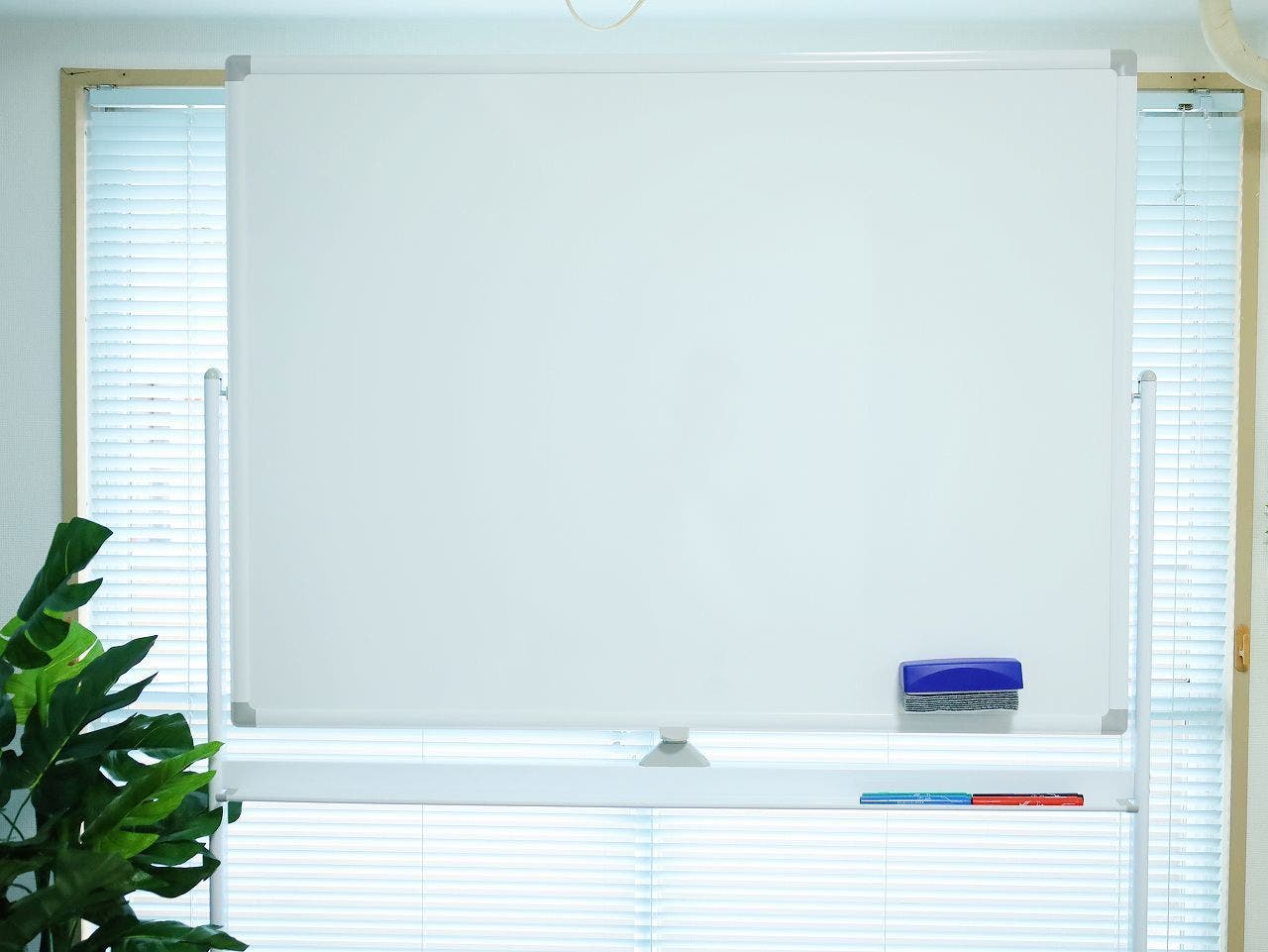 【大門駅1分！8名利用可！】65インチ電子黒板有！WiFi・プロジェクター・ホワイトボード全て無料！ふれあい貸し会議室 浜松町Aの写真8