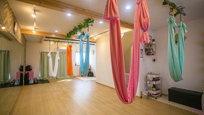 子連れOK!鏡張り!TRX&ハンモックヨガができるフィットネス空間!各種トレーニングツール完備!の写真3