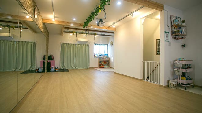 子連れOK!鏡張り!TRX&ハンモックヨガができるフィットネス空間!各種トレーニングツール完備!の写真7