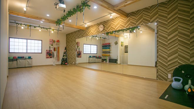 子連れOK!鏡張り!TRX&ハンモックヨガができるフィットネス空間!各種トレーニングツール完備!の写真1