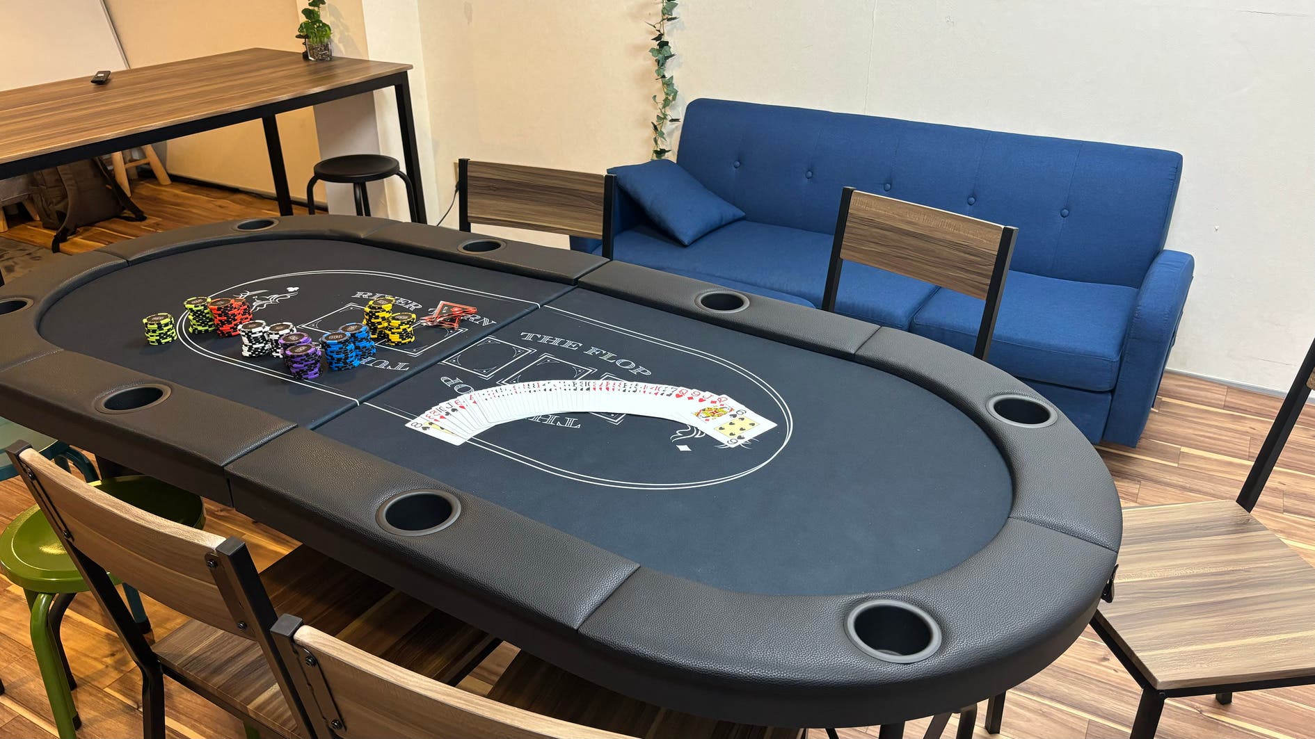 ポーカーチップ＆ポーカーテーブルセットの画像1