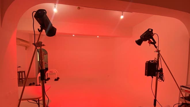 撮影機材無料&広いスペース 3面Rの本格白ホリゾント【N1スタジオ】神楽坂に天高3.5m/80㎡ モルタル床あり&レトロな倉庫の写真14