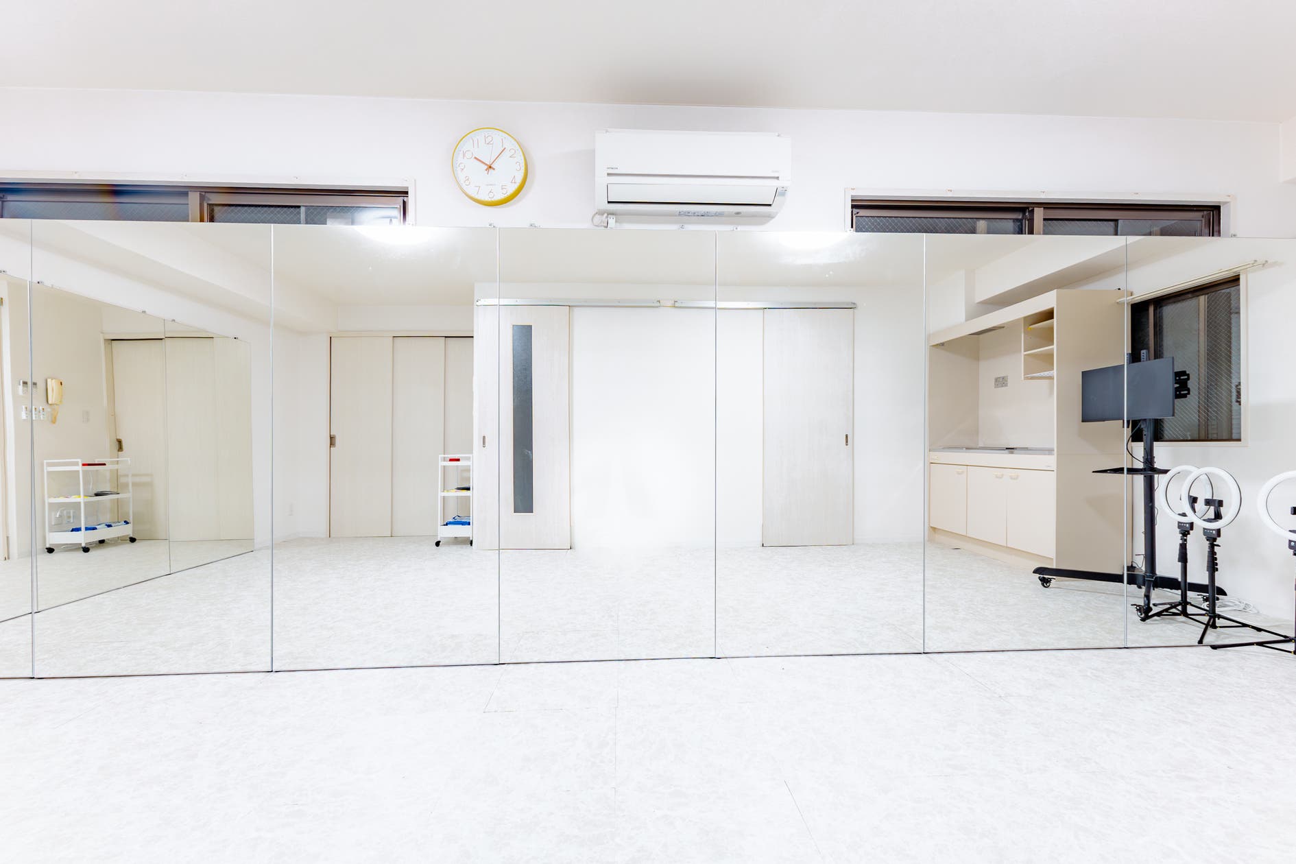 【オープン記念㊗割引🌟駅徒歩４分🌟】ダンスもできるレンタルスタジオ｜24時間利用可能の写真8