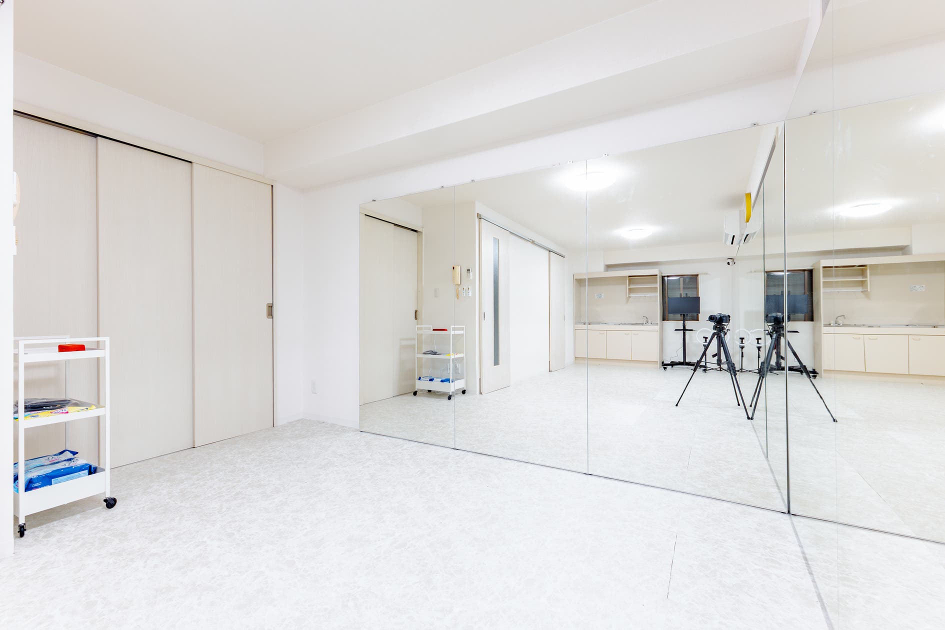 【オープン記念㊗割引🌟駅徒歩４分🌟】ダンスもできるレンタルスタジオ｜24時間利用可能の写真9