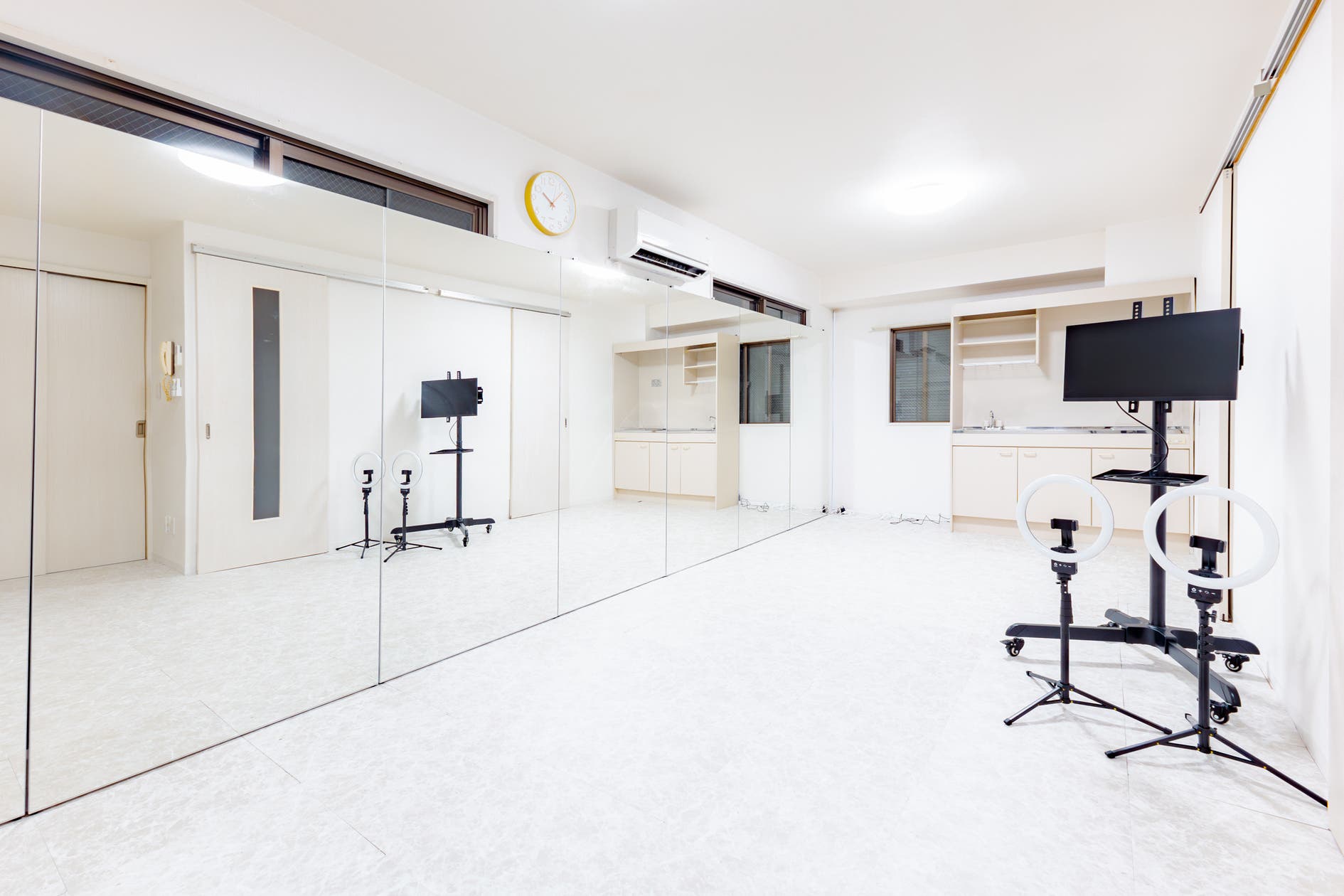 【オープン記念㊗割引🌟駅徒歩４分🌟】ダンスもできるレンタルスタジオ｜24時間利用可能の写真17