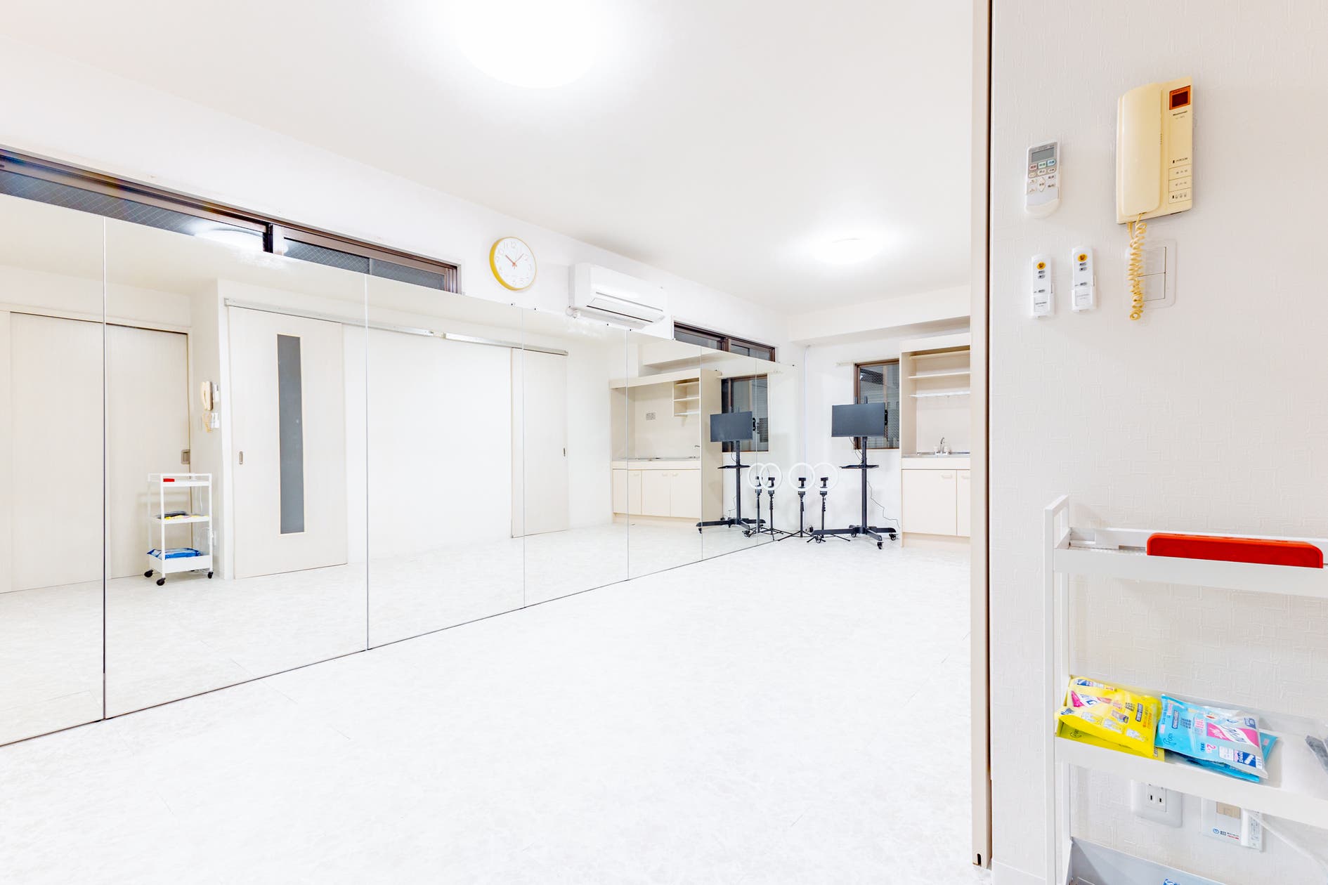 【オープン記念㊗割引🌟駅徒歩４分🌟】ダンスもできるレンタルスタジオ｜24時間利用可能の写真14