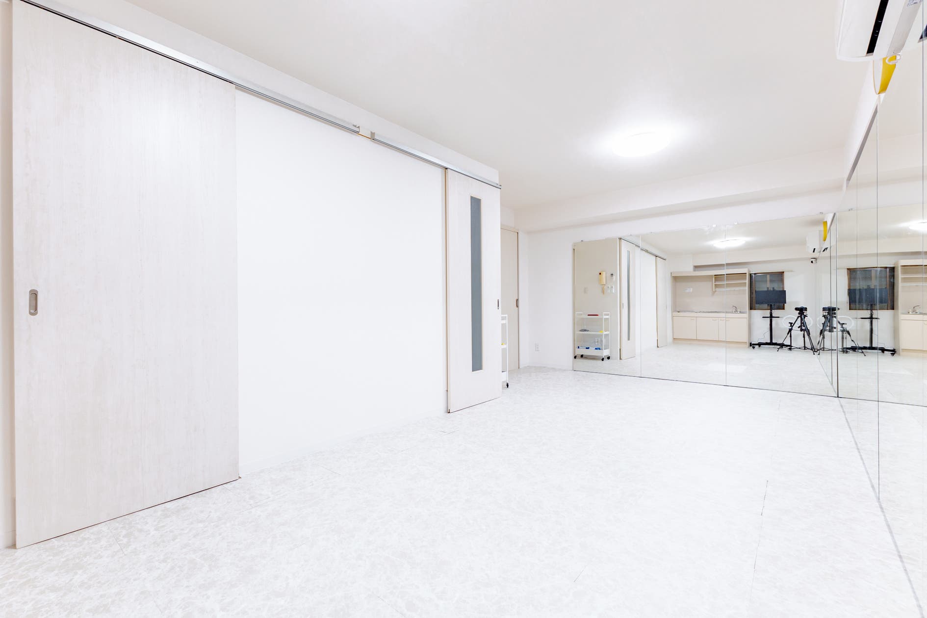 【オープン記念㊗割引🌟駅徒歩４分🌟】ダンスもできるレンタルスタジオ｜24時間利用可能の写真15