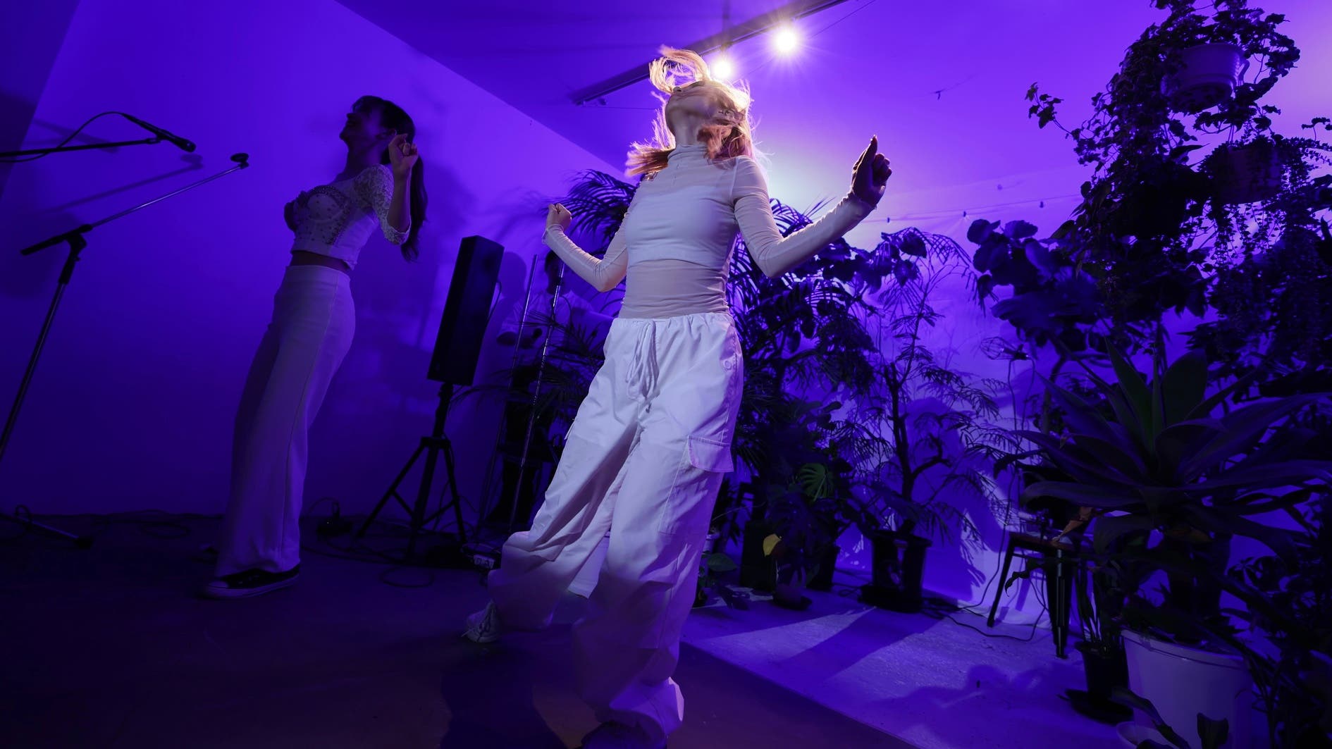 大阪の植物あふれる撮影スタジオ！レイアウト自由なグリーンを活かした多様な撮影！の写真19